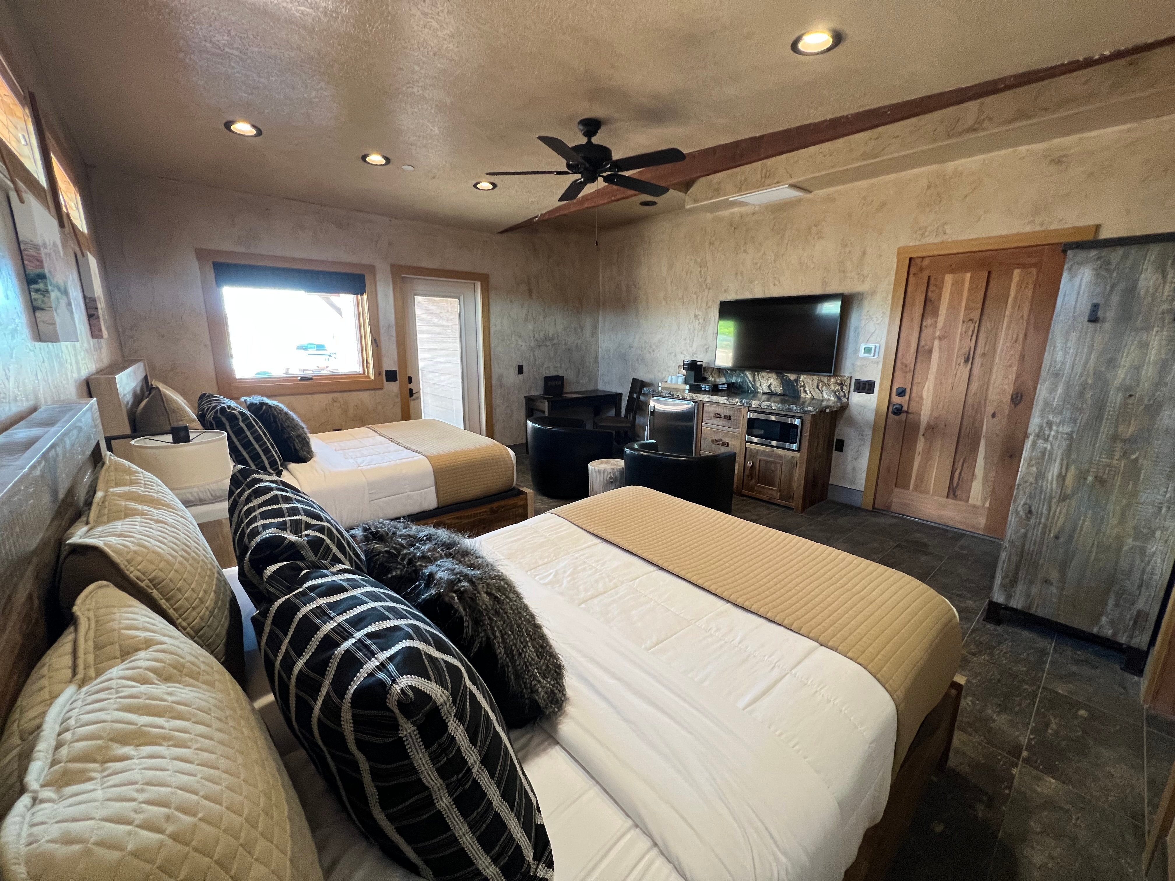Cozy Accommodations at Cougar Ridge for Every Traveler | Cougar Ridge ...
